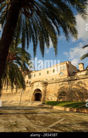 gate of the Train, modern Portella, integrated within the last ...