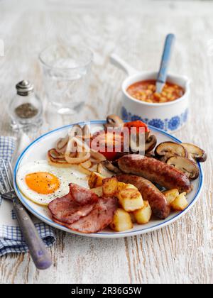 A classic English breakfast Stock Photo - Alamy