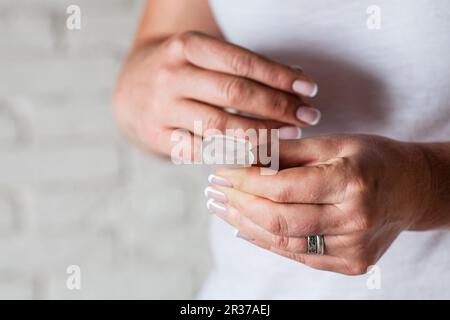 white sanitary pad in hands of woman Stock Photo - Alamy