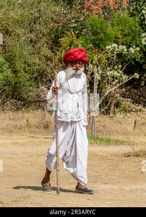 Elderly man of the Rabari ethnic group, wearing a national headdress ...