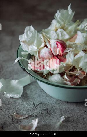 Split garlic bulb Stock Photo - Alamy