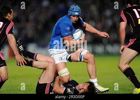 Rhys Ruddock of Leinster charges through Jérémy Sinzelle of Stade ...