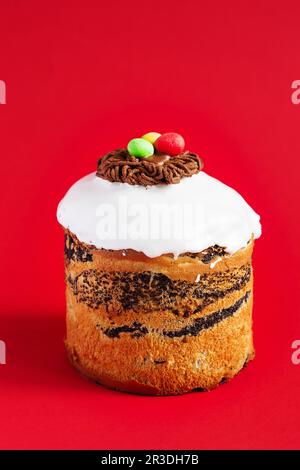 Traditional Ukrainian Easter cake (paska) with eggs (pysanky Stock ...