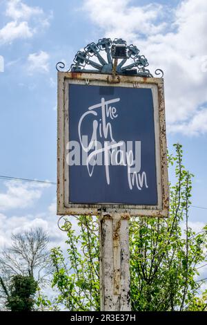The Gin Trap Inn public house at Ringstead in Norfolk Stock Photo - Alamy
