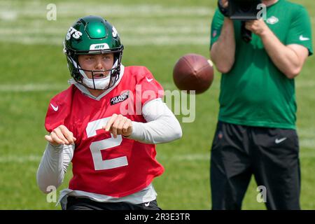 New York Jets quarterback Zack Wilson performs drills at the NFL ...