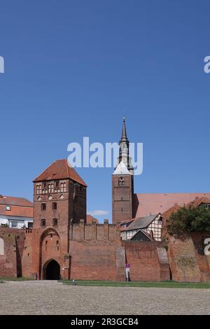 Horse ford, Elbe gate, city wall and church in Tangermuende Stock Photo ...