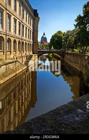 Schloss Bridge with the Leine River and the New Town Hall, state ...