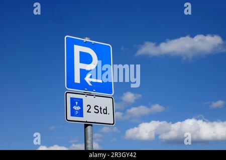 Maximum parking time sign Stock Photo - Alamy
