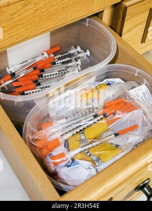 Insulin syringes for diabetic domestic cats Stock Photo - Alamy