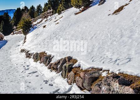 xoxoxo written in the snow meaning hugs and kisses Stock Photo - Alamy