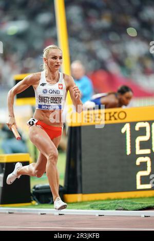 Justyna Święty-Ersetic running the 4x400m relay at the 2019 World ...