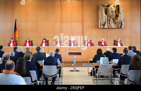 24 May 2023, Baden-Württemberg, Karlsruhe: Doris König (2nd from left ...