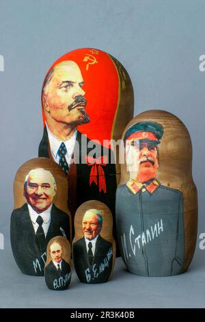 Russia Matrushka or matroiska dolls from Russia that fitt in eachother ...