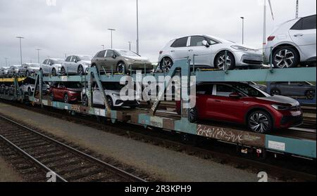Zwickau, Germany. 24th May, 2023. Trains with new electric vehicles ...