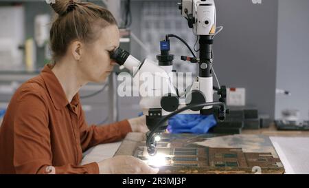 CLOSE TO VERMEER, (aka DICHT BIJ VERMEER), Anna Krekeler, 2023. © Kino ...