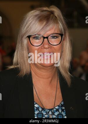 Mayor Simone Borris at the presentation of the AMEMUS bell on 30/10 ...