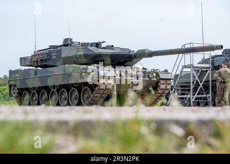 Leopard 2 A6 main battle tank in NATO camouflage Stock Photo - Alamy