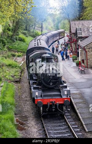 Steam train stopped at Haworth Train Station on the Keighley Worth ...