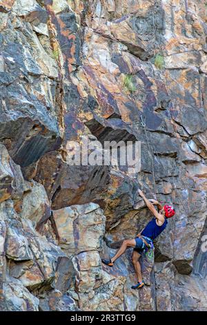 Rock climbing on the Kangaroo Point cliffs in Brisbane Stock Photo - Alamy