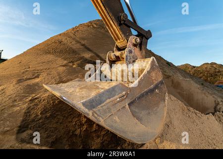 shovel loader in a sandpit Stock Photo - Alamy