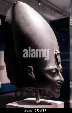 Head of Pharaoh Tuthmosis III, Thebes, New Kingdom, 18th Dynasty ...