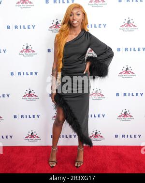 Gabby Samone arrives at the 12th annual Sugar Ray Leonard Foundation ...