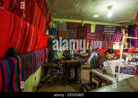 tienda de telas tipicas - sastreria, Mercado municipal, Santa María ...