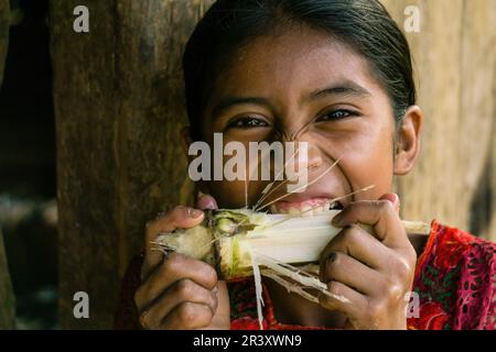 niña Quiché riendo ,aldea Sanuch, Lancetillo, La Parroquia, zona Reyna ...