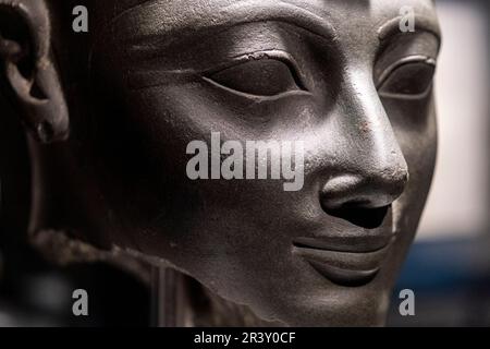 Head of Pharaoh Tuthmosis III, Thebes, New Kingdom, 18th Dynasty ...