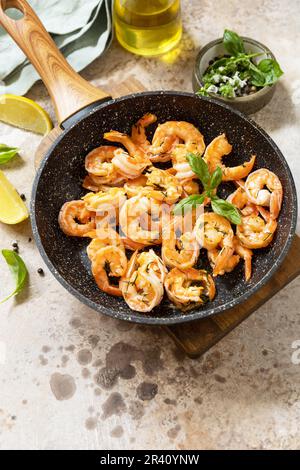 Frying shrimps with lemon in the frying pan Stock Photo - Alamy