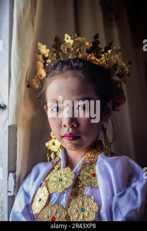 Traditional costumes during a bugis weeding in Sulawesi, Indonesia ...