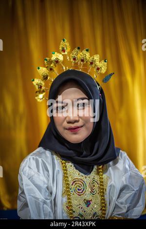 Traditional costumes during a bugis weeding in Sulawesi, Indonesia ...