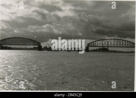 Members of the Hitler Youth and the Bund Deutscher Mädel at the evening ...