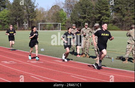U.S. Army Soldiers race at track and feild events during the U.S. Army ...