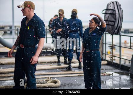Sailors standby on the fantail of the aircraft carrier USS Dwight D ...
