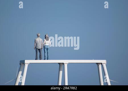 Statue of the couple at Newbiggin by the sea Stock Photo - Alamy