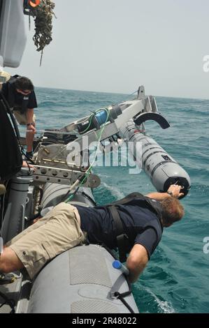 Unmanned Underwater Vehicle (UUV) operations 130605 Stock Photo - Alamy