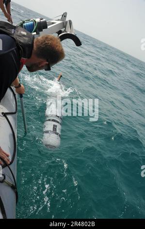 Unmanned Underwater Vehicle (UUV) operations 130605 Stock Photo - Alamy