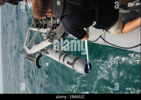 Unmanned Underwater Vehicle (UUV) operations 130605 Stock Photo - Alamy