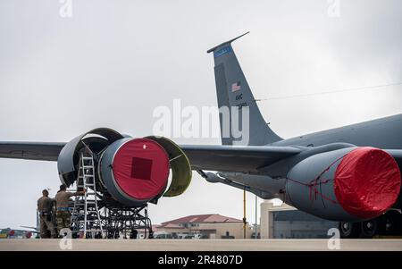 Aircraft propulsion technicians with the 6th Aircraft Maintenance ...