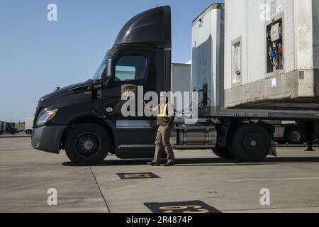 UPS semi trailer truck in Arlington Texas Stock Photo - Alamy