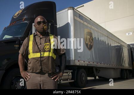UPS semi trailer truck in Arlington Texas Stock Photo - Alamy