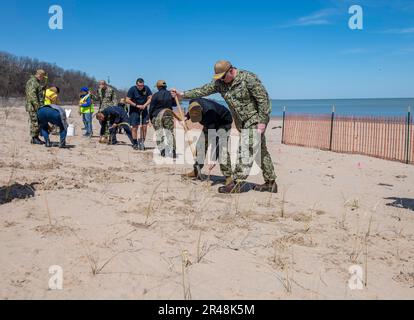 GREAT LAKES, Ill. (April 6, 2023) Sailors stationed at Naval Station ...