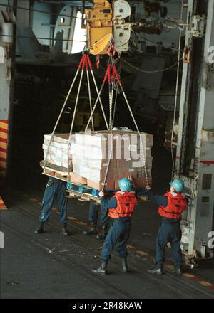 US Navy USS Washington - unrep Stock Photo - Alamy