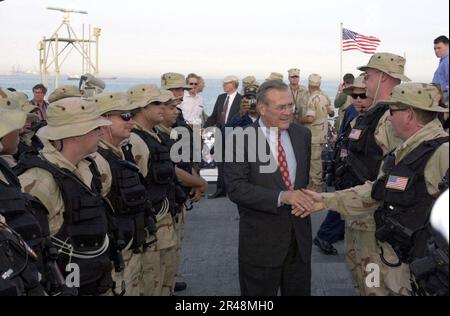 US Navy SECDEF visits USS Bonhomme Richard Stock Photo - Alamy