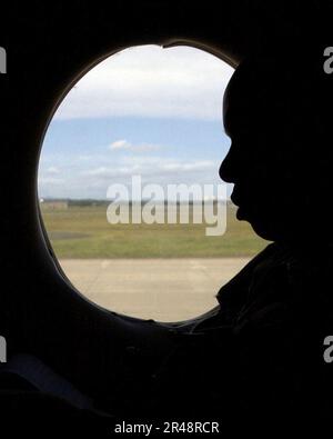 US Navy P-3 pre-flight checks Stock Photo - Alamy
