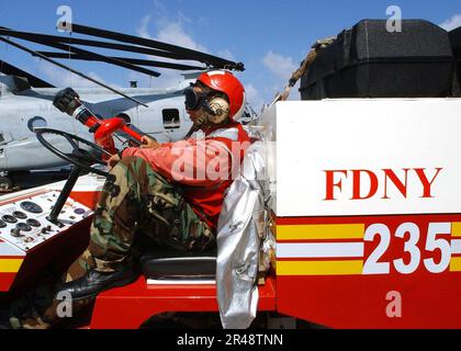 US Navy crash and Salvage team simulate a pilot rescue Stock Photo - Alamy