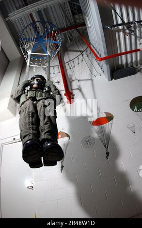 US Navy Navy Survival Training Institute students Stock Photo - Alamy