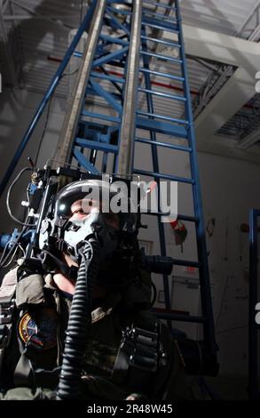 US Navy Navy Survival Training Institute students Stock Photo - Alamy