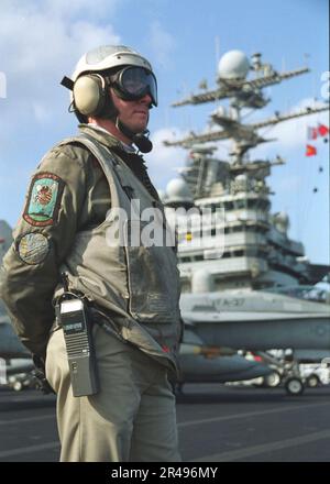 US Navy The ship's Safety Officer, Cmdr. David Onstott, watches as a C ...
